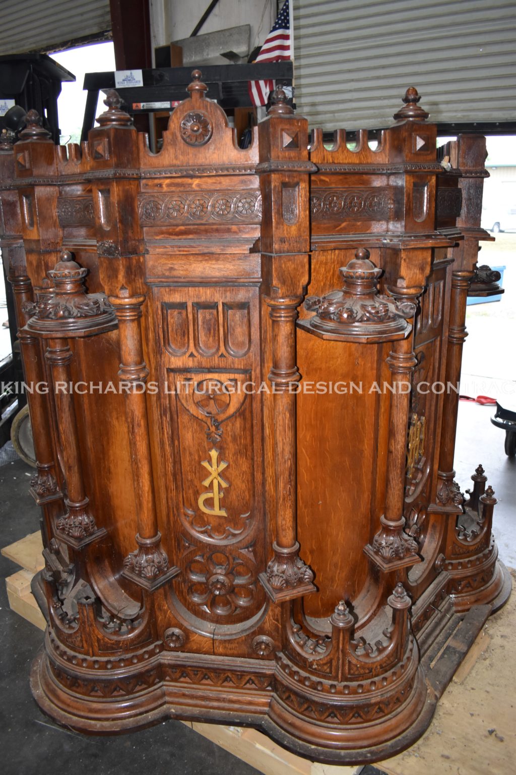 Hand Carved Wood Pulpit with Four Evangelists - King Richards