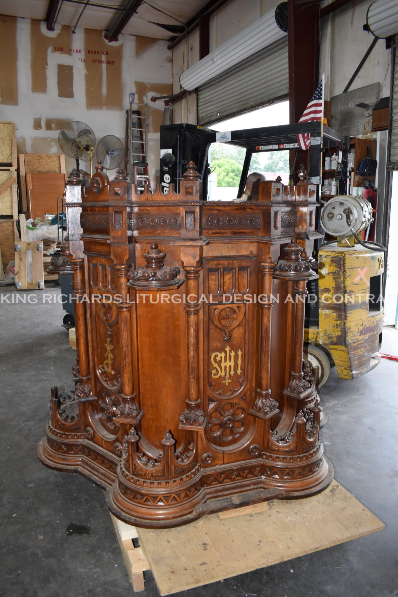 Hand Carved Wood Pulpit with Four Evangelists - King Richards